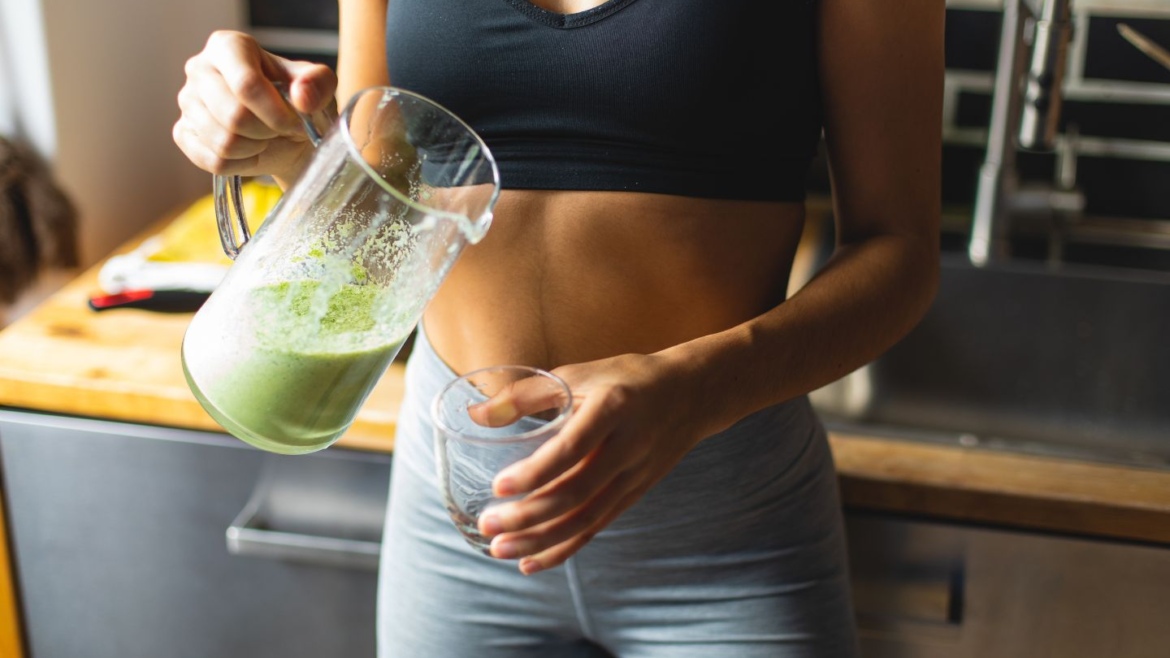15 Almost No Carb Keto Snacks to Keep You In Ketosis
